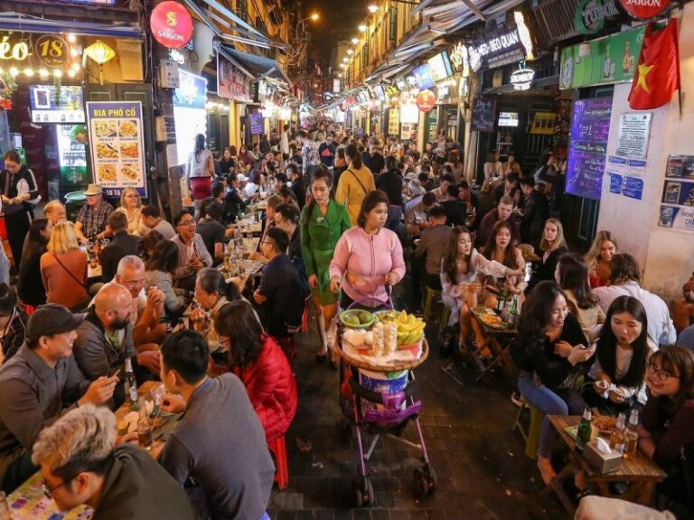 Hanoi Food Streets: 18 Culinary Streets you must definitely try!